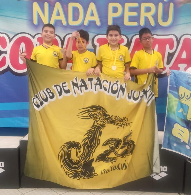 ¡Dominando las aguas! - Colegio Peruano Chino Juan XXIII ¡Dominando las aguas! - Colegio Peruano Chino Juan XXIII