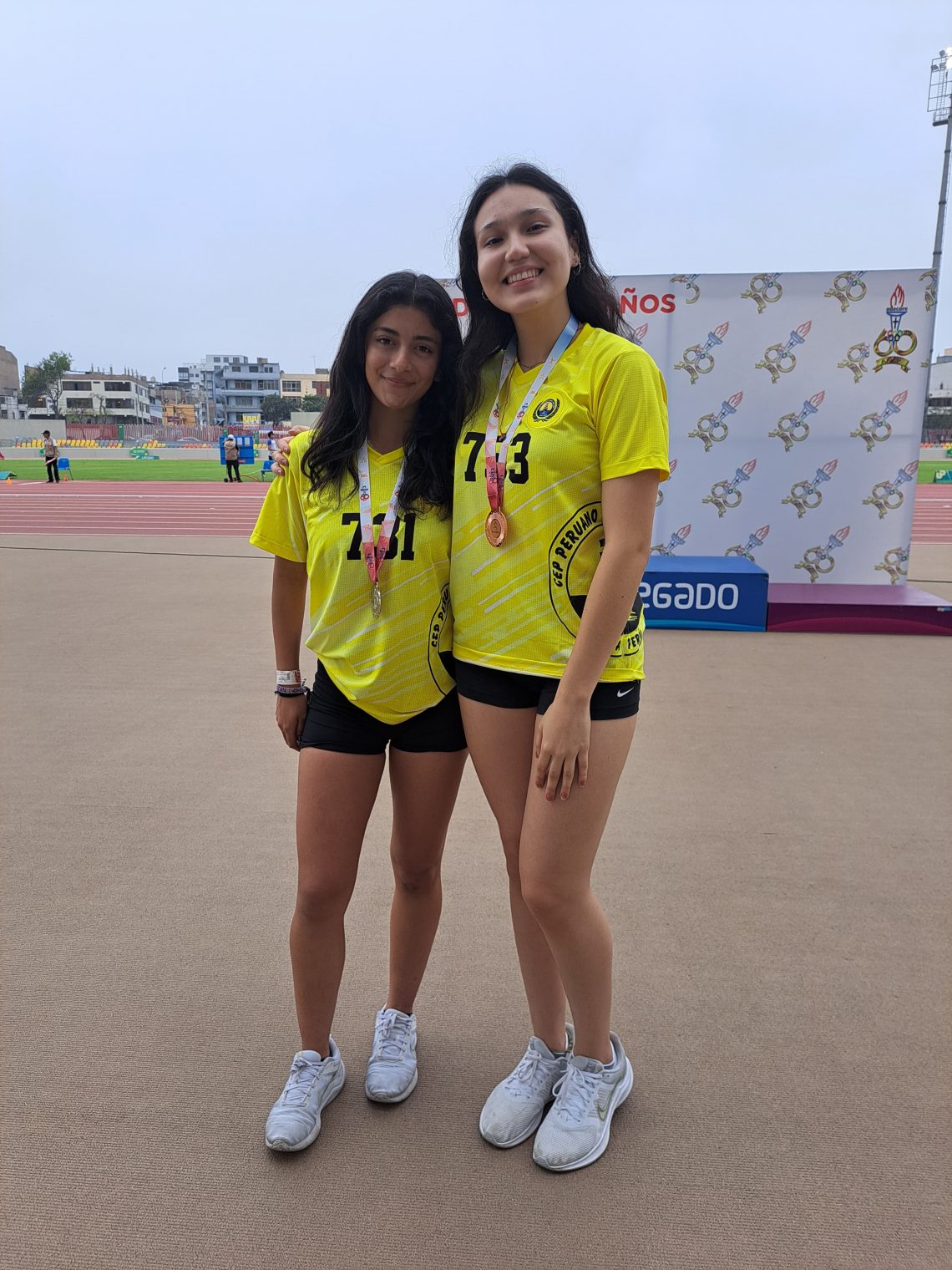 ¡Triunfos y nuevo récord en el ADECORE de atletismo! - Colegio Peruano ...