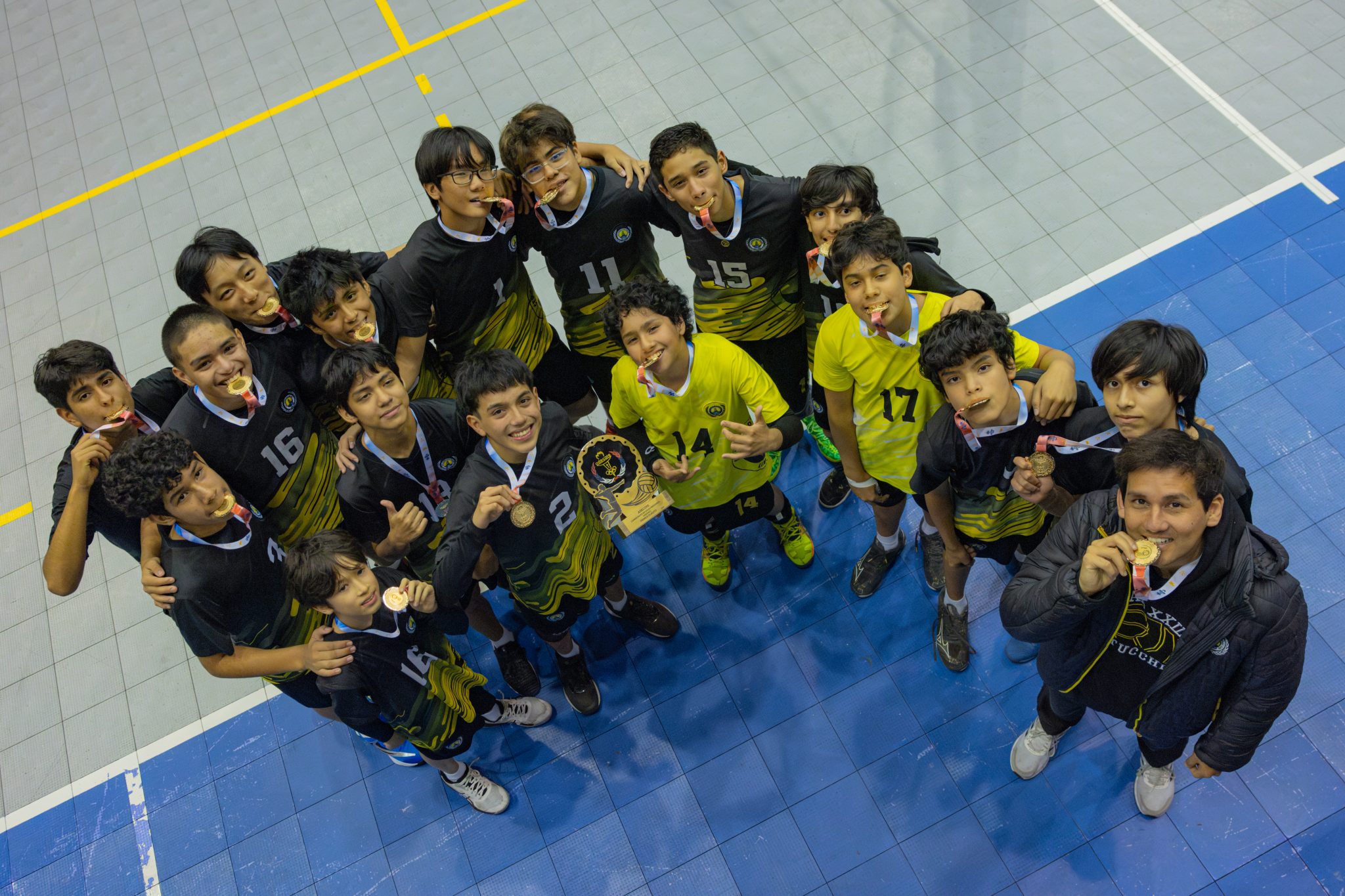 Categoría de oro: Selección de vóley se corona tricampeona en torneo ...