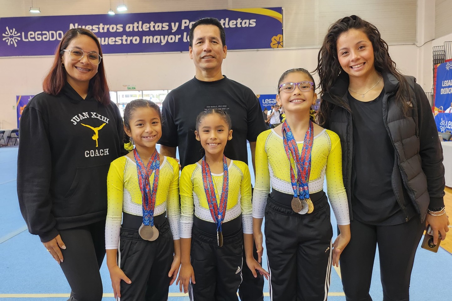 ¡Gimnastas destacan en la Copa Apertura con trece medallas! - Colegio ...